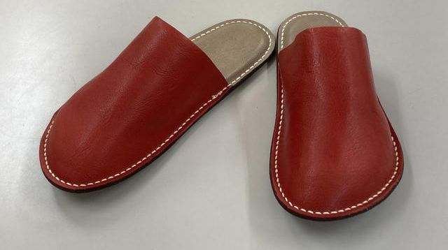 Verbena 栃木レザーサボスリッパ501 レッド 24.5cm - (足元に贅沢を。長く使えて愛着が湧く、上質なルームシューズ【Verbena】) | クラウドファンディング ...